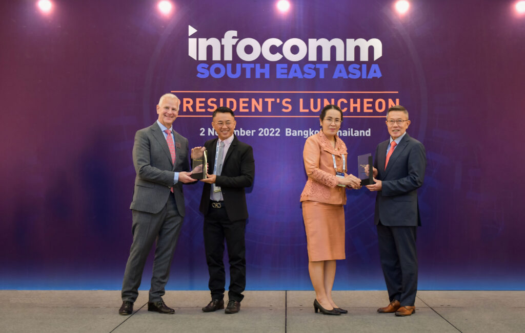 ดร.จุฬารัตน์ ตันประเสริฐ รองผู้อำนวยการ สวทช. รับโล่เกียรติคุณ หน่วยงาน ...