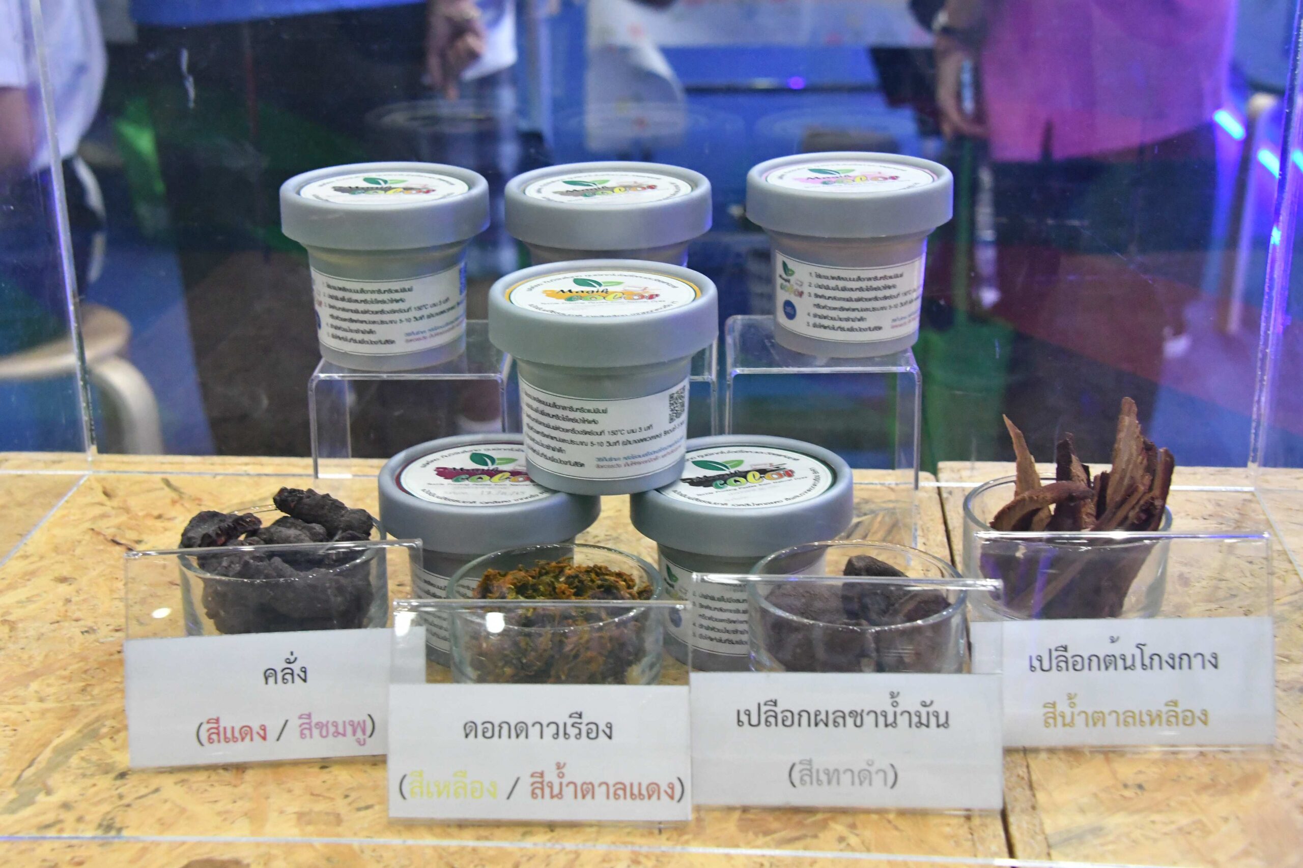 สวทช. นำ “แป้งพิมพ์สีธรรมชาติ” ผลงานวิจัยสายกรีน ให้เยาวชน วาดลวดลายอวด ...
