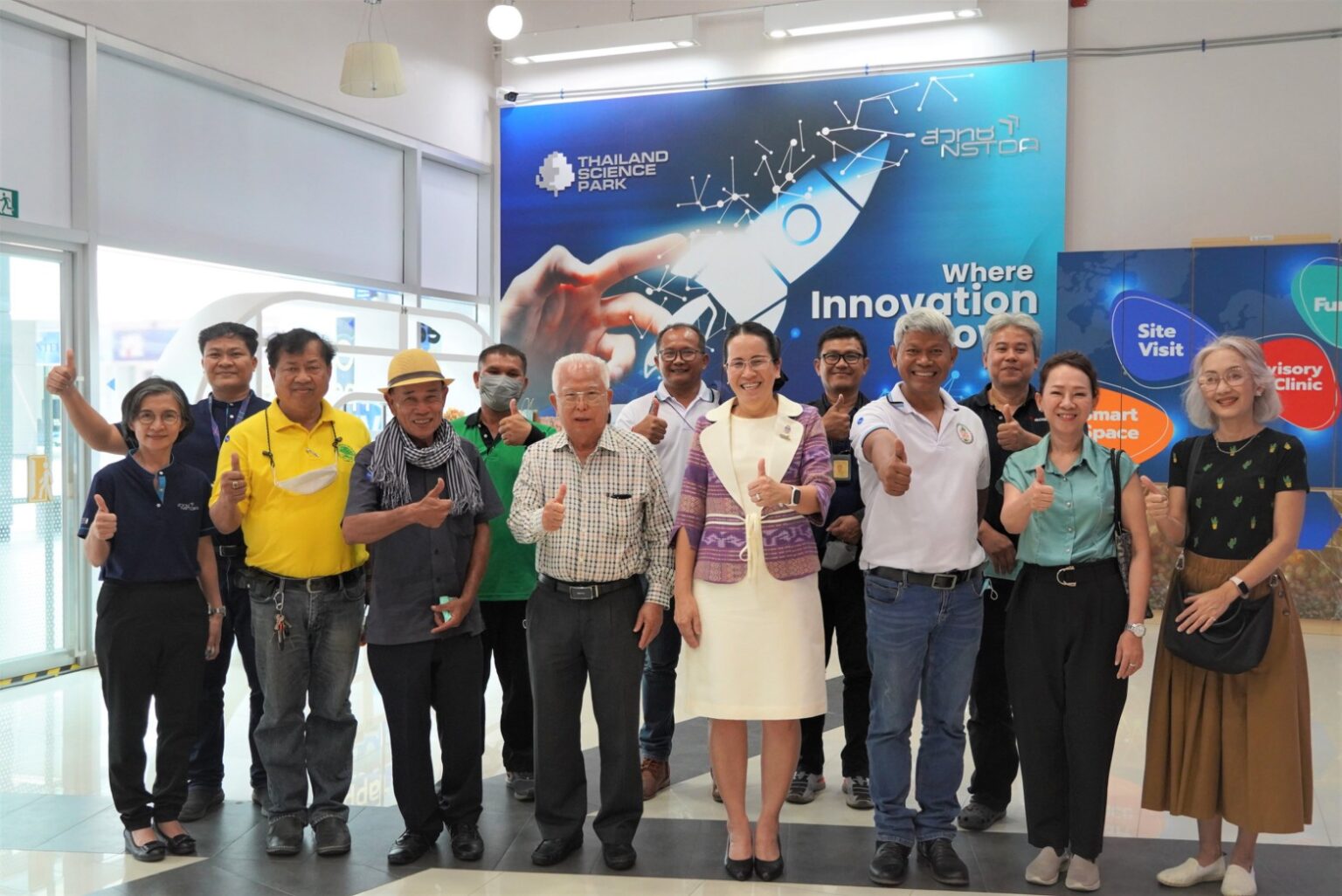 สวทช. ต้อนรับผู้ประกอบการ-เครือข่ายเกษตรกร จ.ปทุมธานี เยี่ยมชมโรงงานต้นแบบผลิตพืช - NSTDA