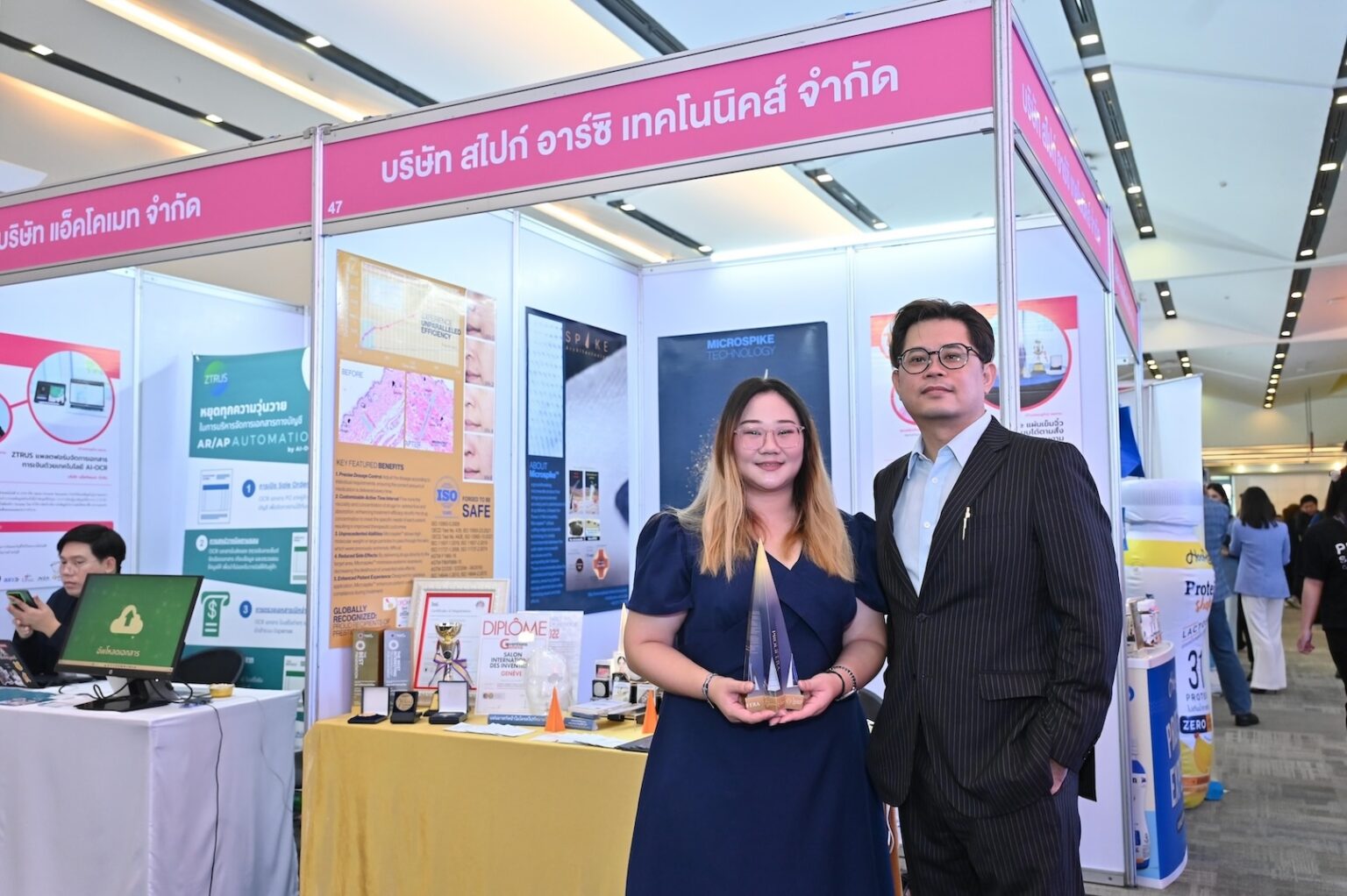 แผ่นเข็มจิ๋ว 'MicroSpike' คว้าสุดยอดนวัตกรรมด้านเศรษฐกิจ 2024 สารเคลือบกันฝุ่น รับ Creator ...