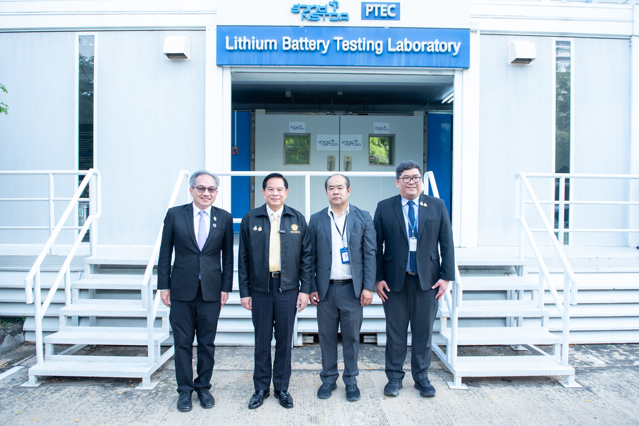 นายพีระพันธุ์ สาลีรัฐวิภาค รองนายกรัฐมนตรี และรัฐมนตรีว่าการกระทรวงพลังงาน เข้าเยี่ยมชม PTEC ...