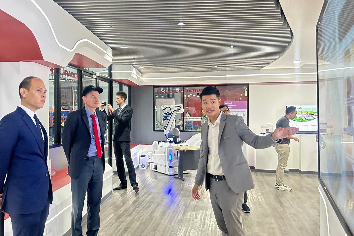 คณะผู้แทนสถานเอกอัครราชทูตสหพันธ์สาธารณรัฐเยอรมนี ประจำประเทศไทย ลงพื้นที่เยี่ยมชมสำนักงานใหญ่ ...