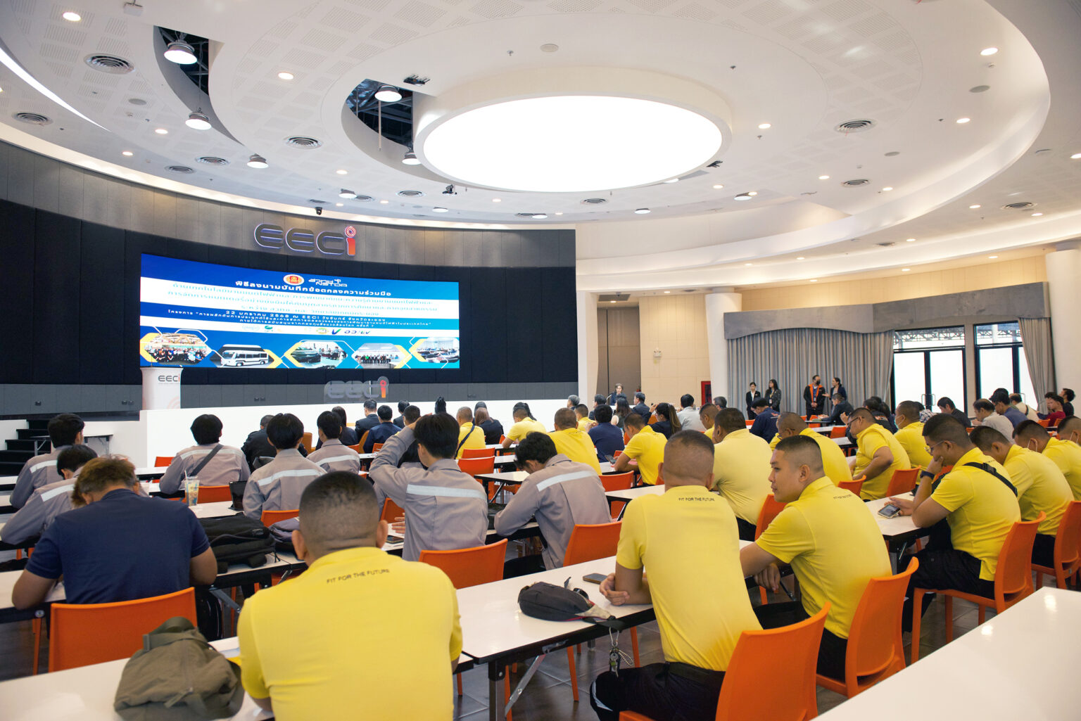 สวทช. จับมือ วิทยาลัยเทคนิคระยอง เดินหน้าวิจัยและพัฒนาเทคโนโลยียานยนต์ไฟฟ้า - NSTDA