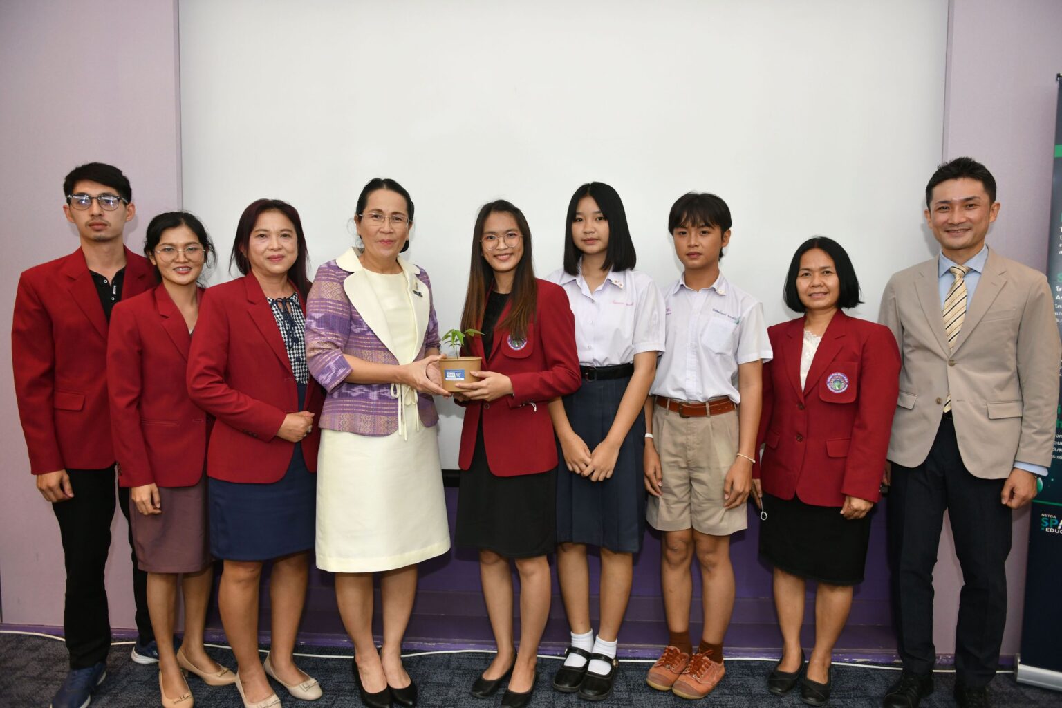 สัมมนาวิชาการและส่งมอบต้นกล้าราชพฤกษ์อวกาศ ภายในงาน NAC 2023 - NSTDA SPACE Education